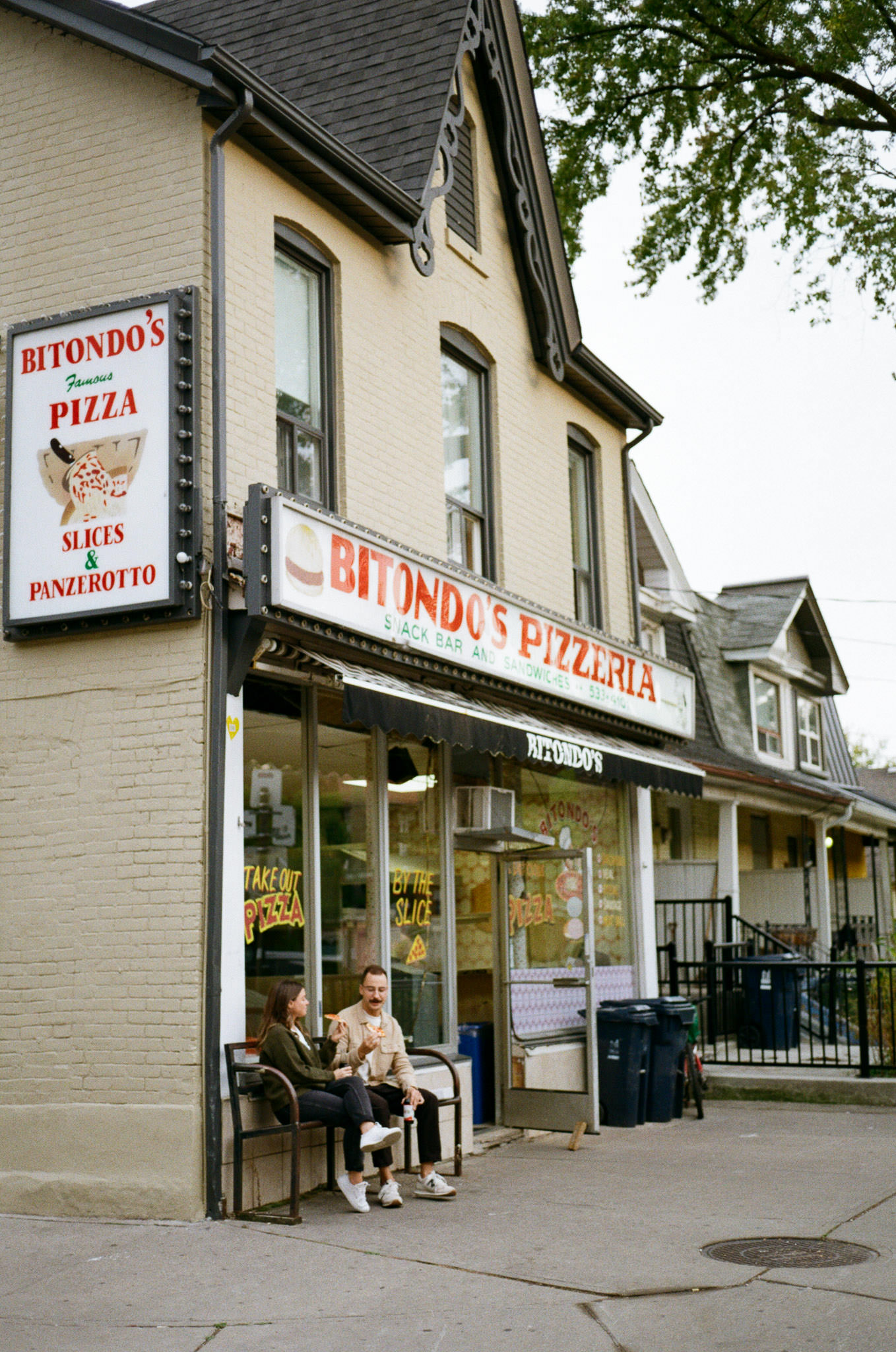 Trinity Bellwoods Engagement: Pizza, Pints & Film - jennifervansonphoto.com