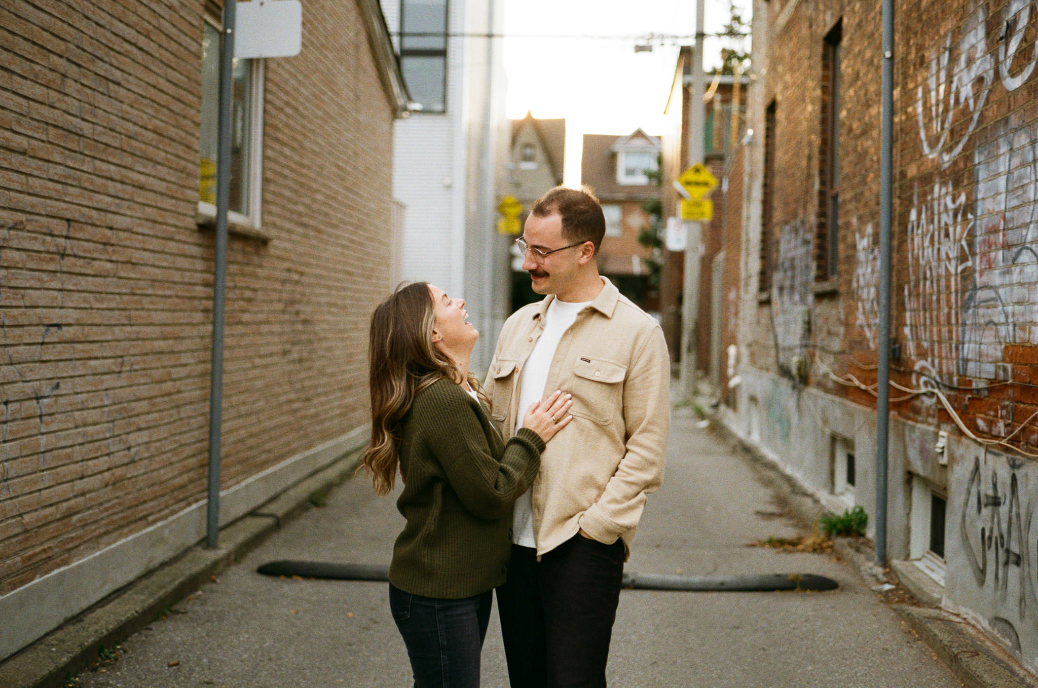 Trinity Bellwoods Engagement: Pizza, Pints & Film - jennifervansonphoto.com